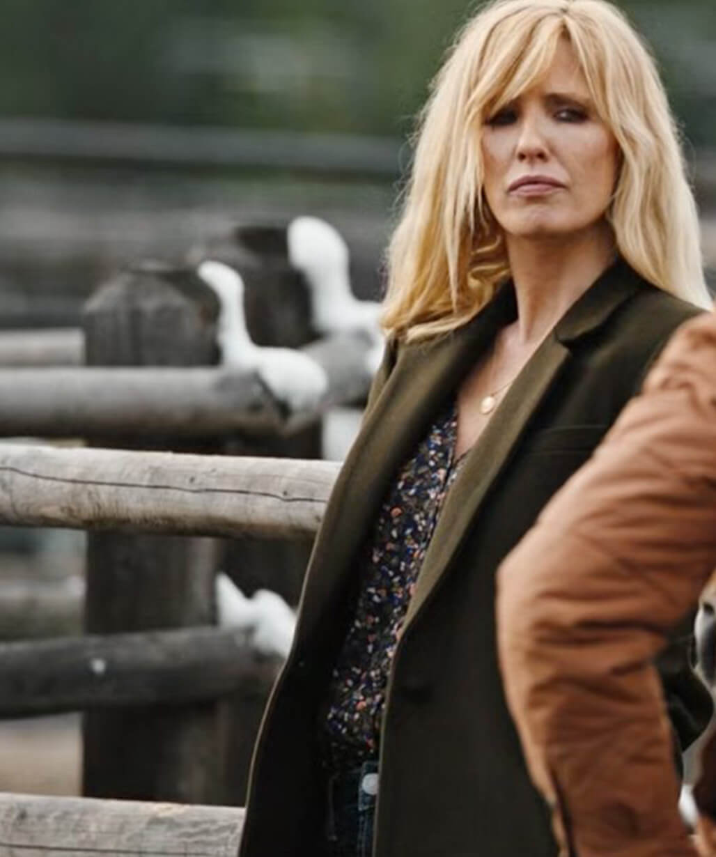 Yellowstone Beth Dutton Kelly Reilly Green Coat