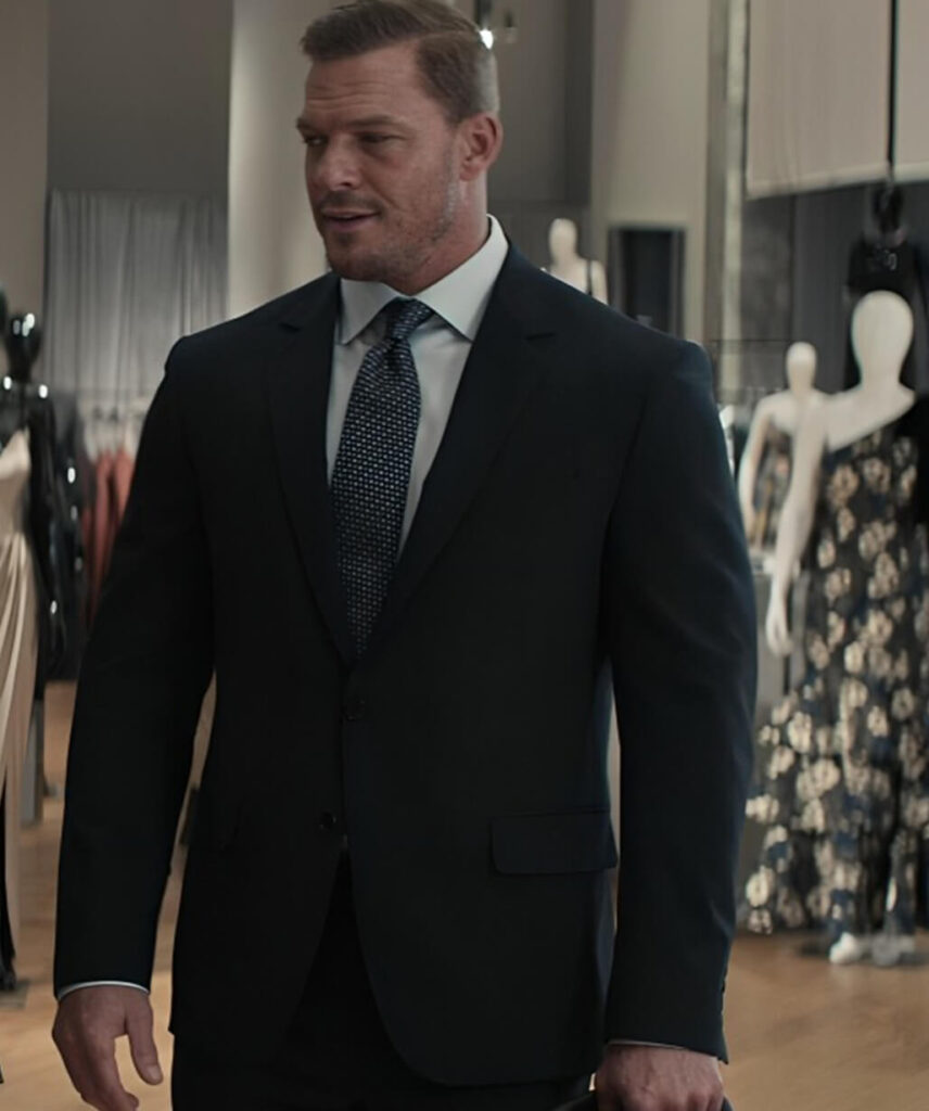 Alan Ritchson Reacher S2 Jack Reacher Black Suit
