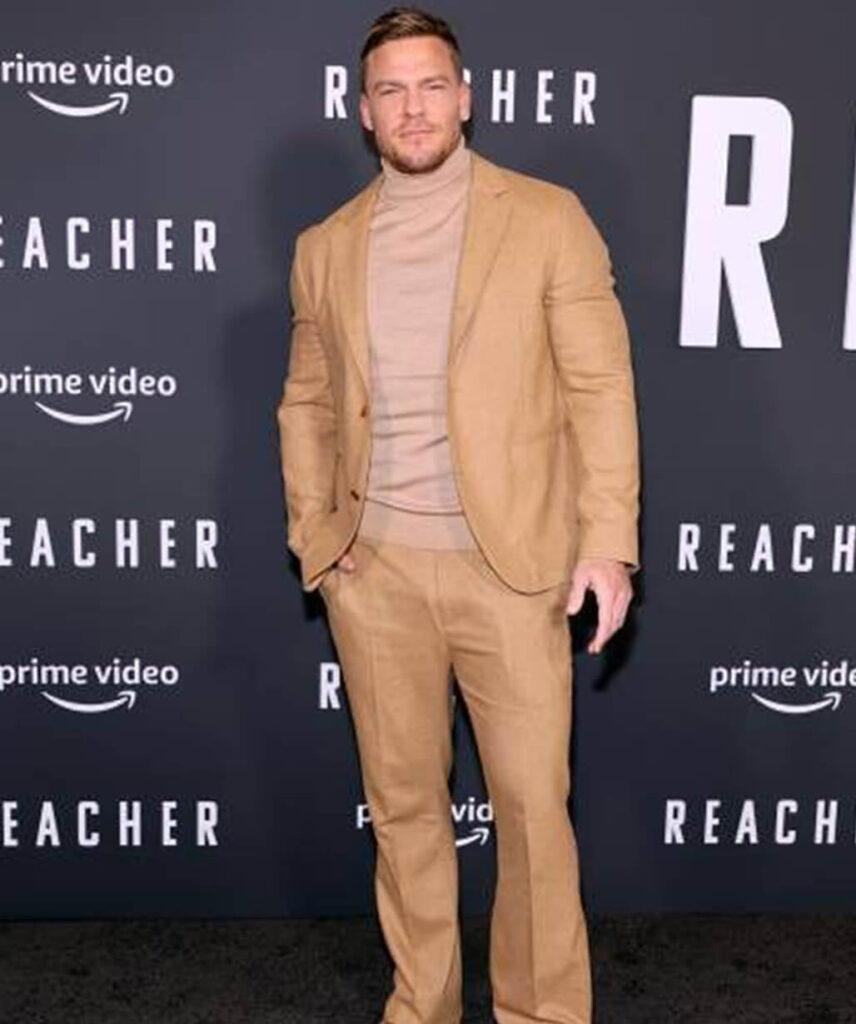 Reacher Premiere Alan Ritchson Brown Suit