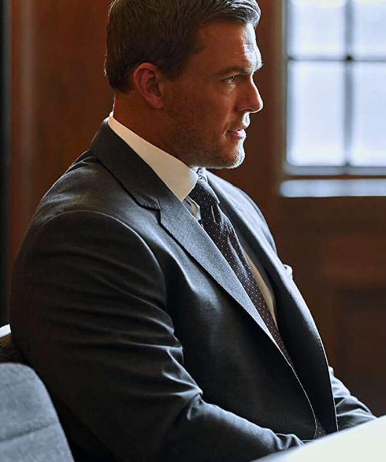 Alan Ritchson Reacher S1 Jack Reacher Grey Blazer