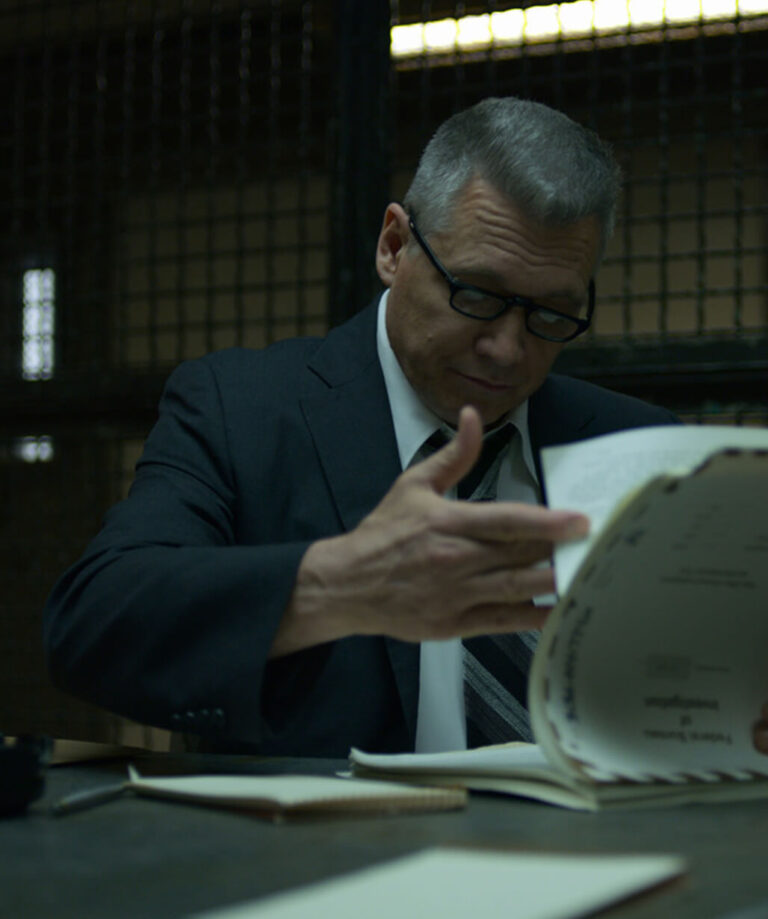 Holt McCallany Mindhunter Bill Tench Black Blazer